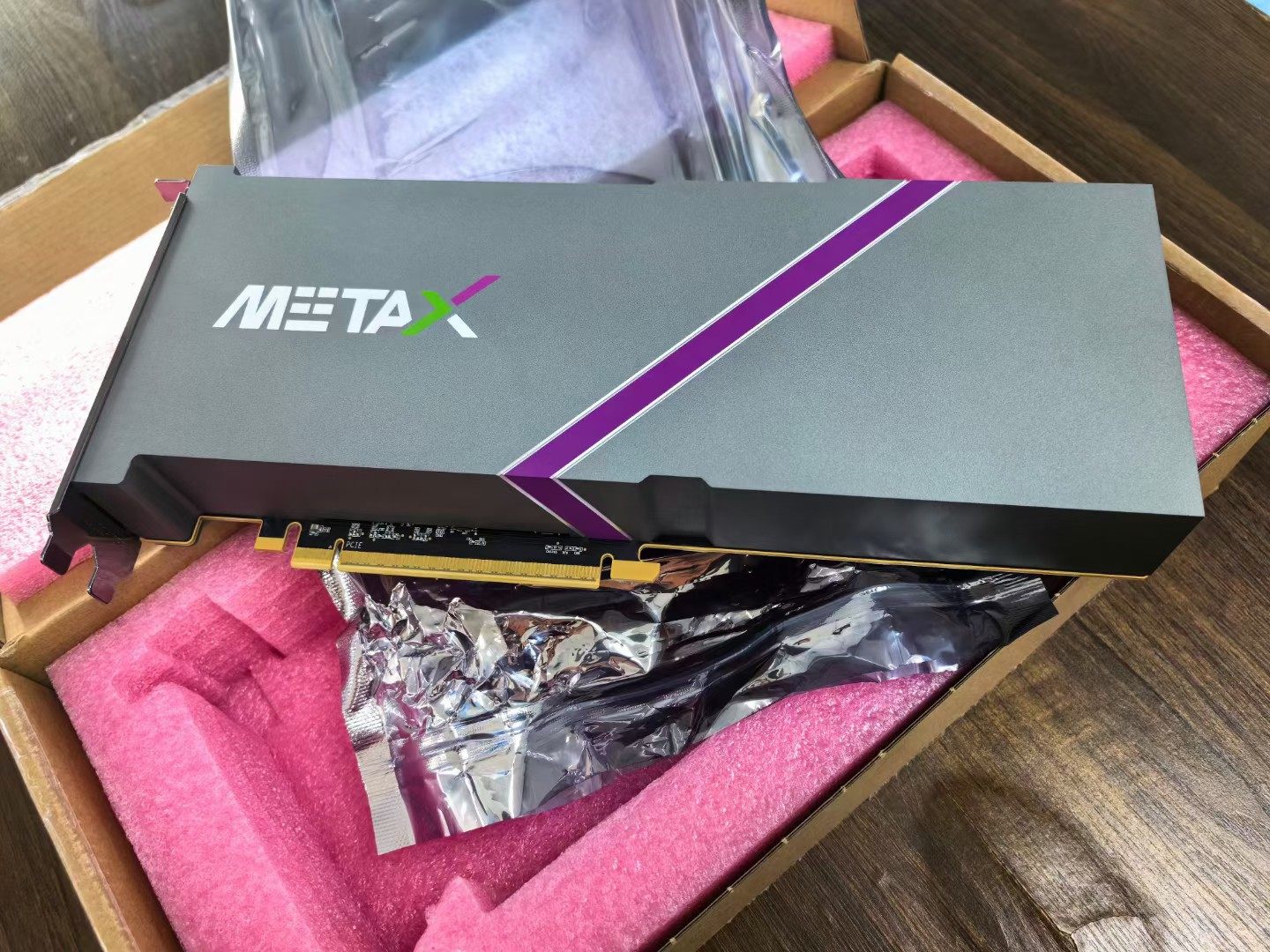 全新沐曦曦云C500显卡，64GB HBM2e显存，支持多种