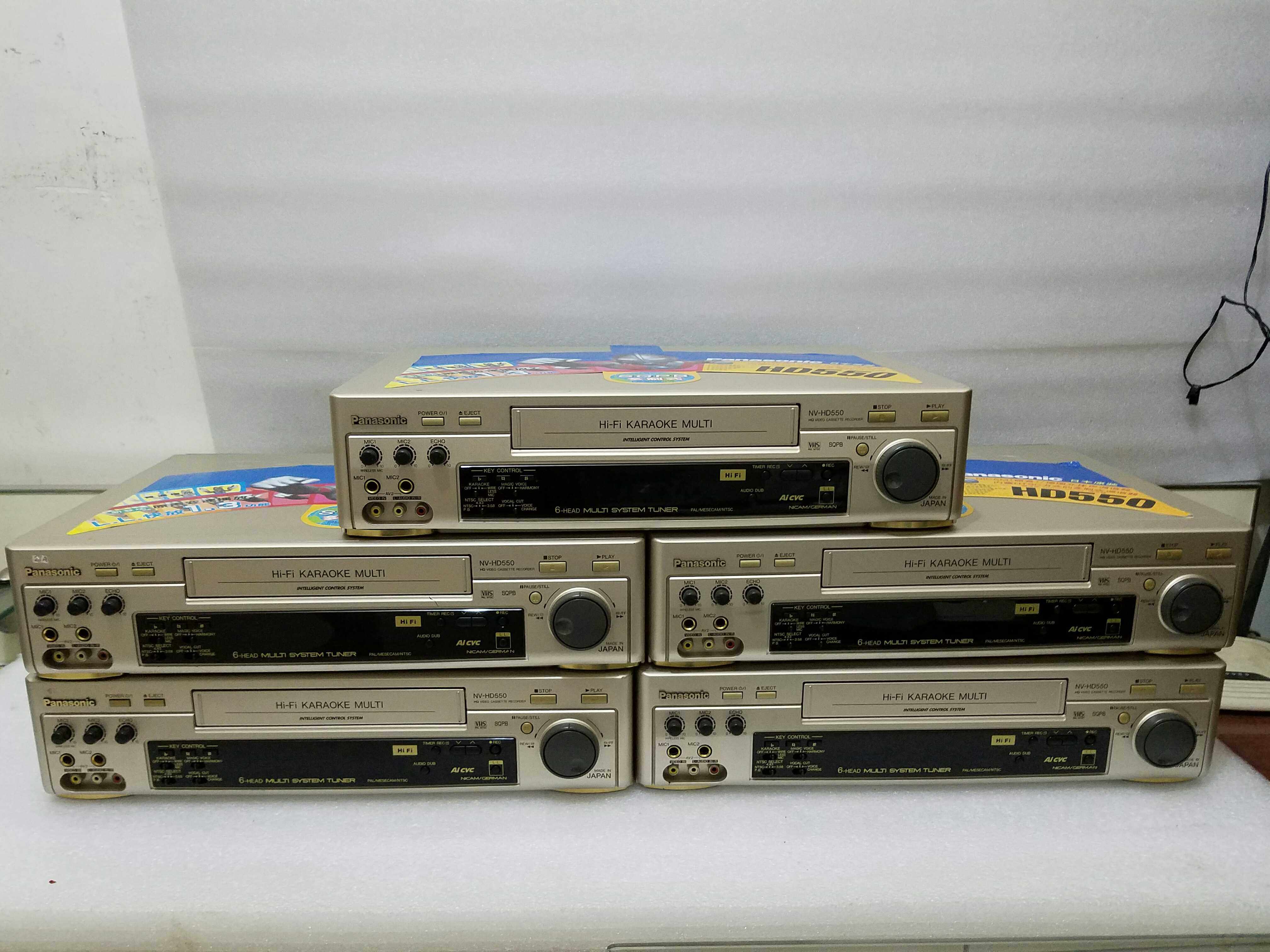 Panasonic nv-hd550 VHS home video recorder is very new in color