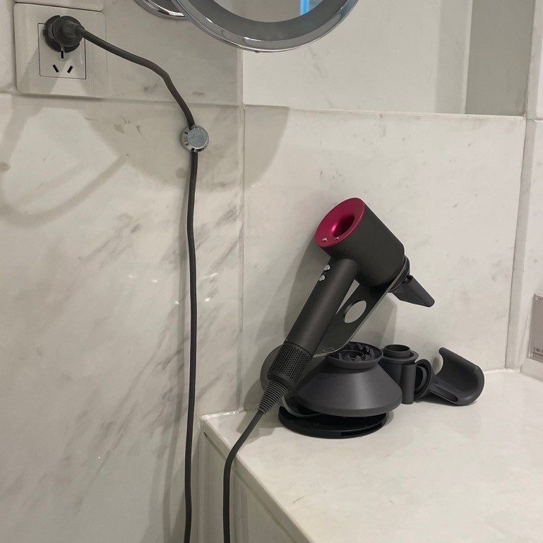 The crimping hair dryer is an anti-theft and anti-lost handy gadget, a ...