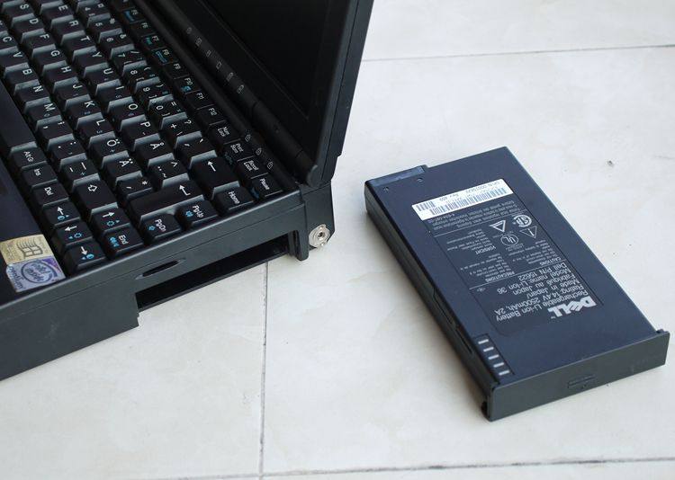 HIFIDIY论坛-古董收藏笔记本电脑：IBM ThinkPad 760EL、DELL Latitude XPi CD、NEC PC-9801 ...