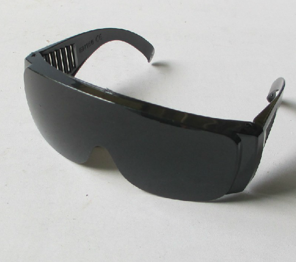 🔥焊工必备！得力DL23902防护眼镜测评｜黑色墨镜款竟成工地时尚单品？!-防护镜-淘宝好物网