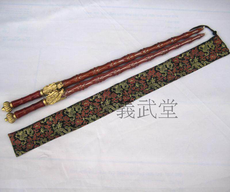 Martial arts Solid dragon wooden whip Double whip Double mace fight god ...