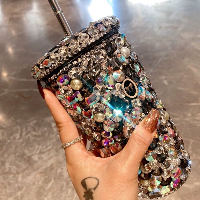 Luxury diamond-studded thermos with large capacity – the perfect new ...