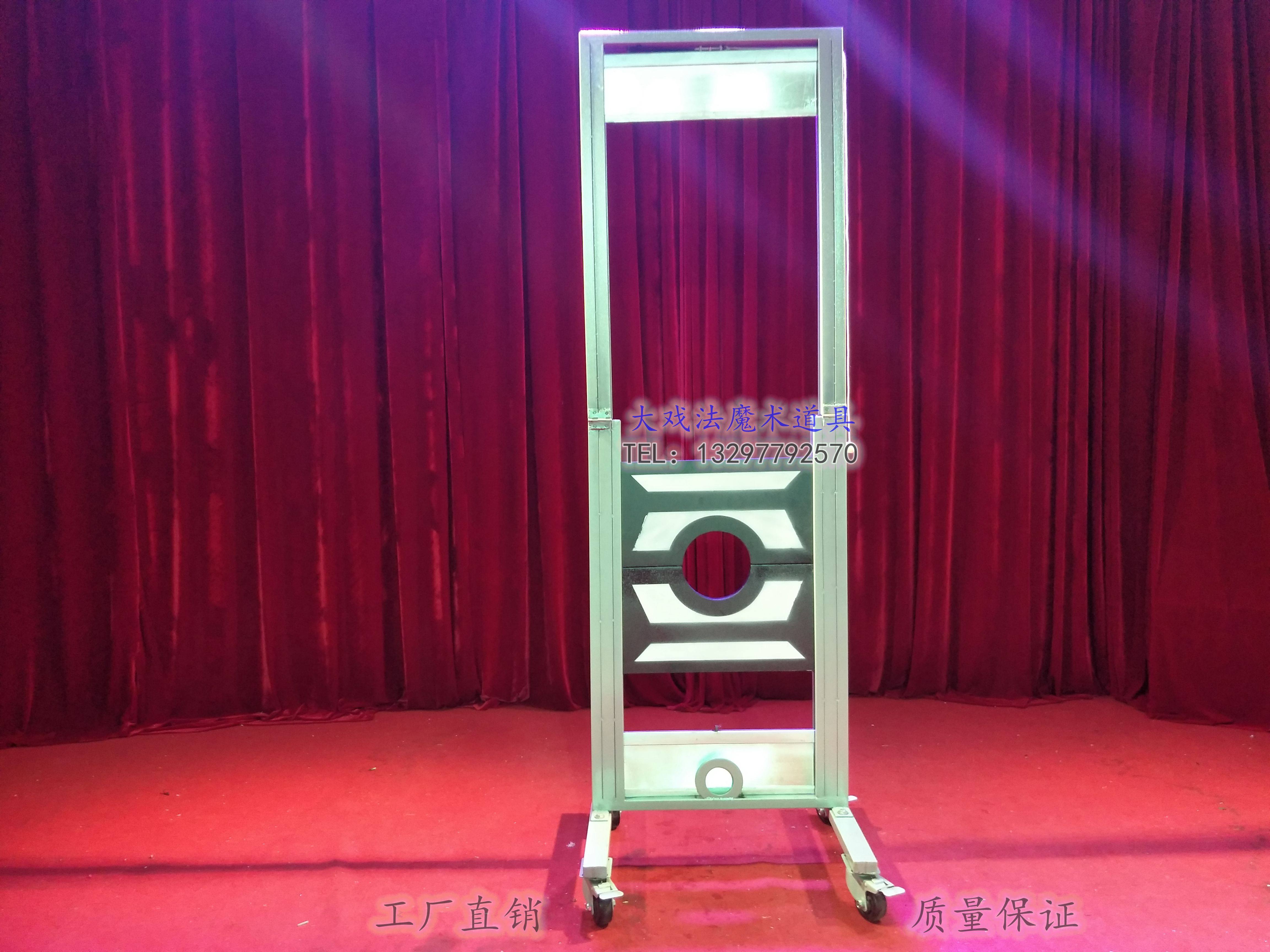Large stage magic prop guillotine, thrilling cutting performance ...