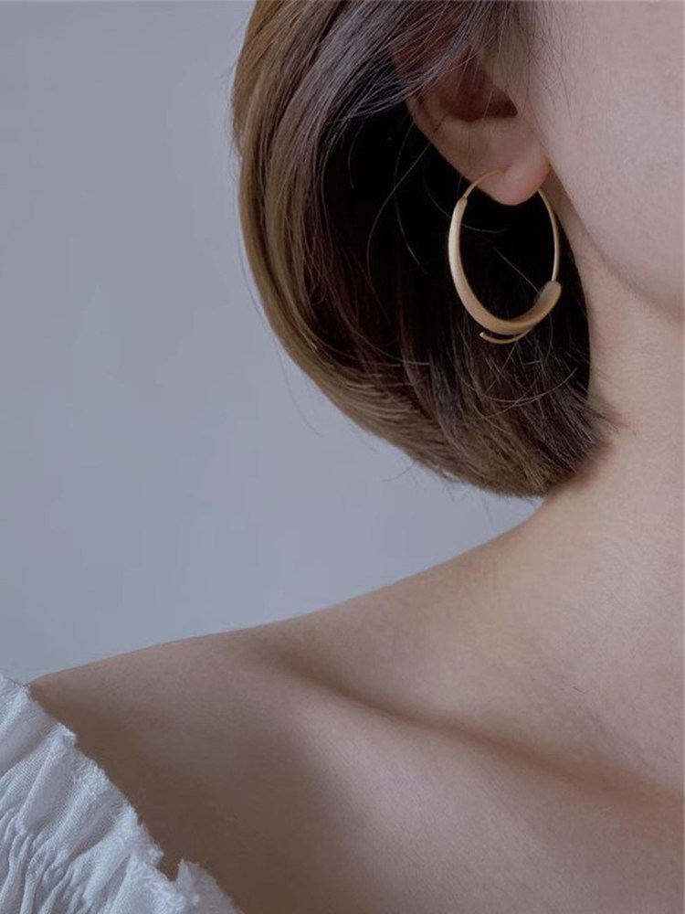 耳环控必看！Classy Key哑光圈圈耳环，冷淡风也能美出新高度？-拎环-淘宝好物网