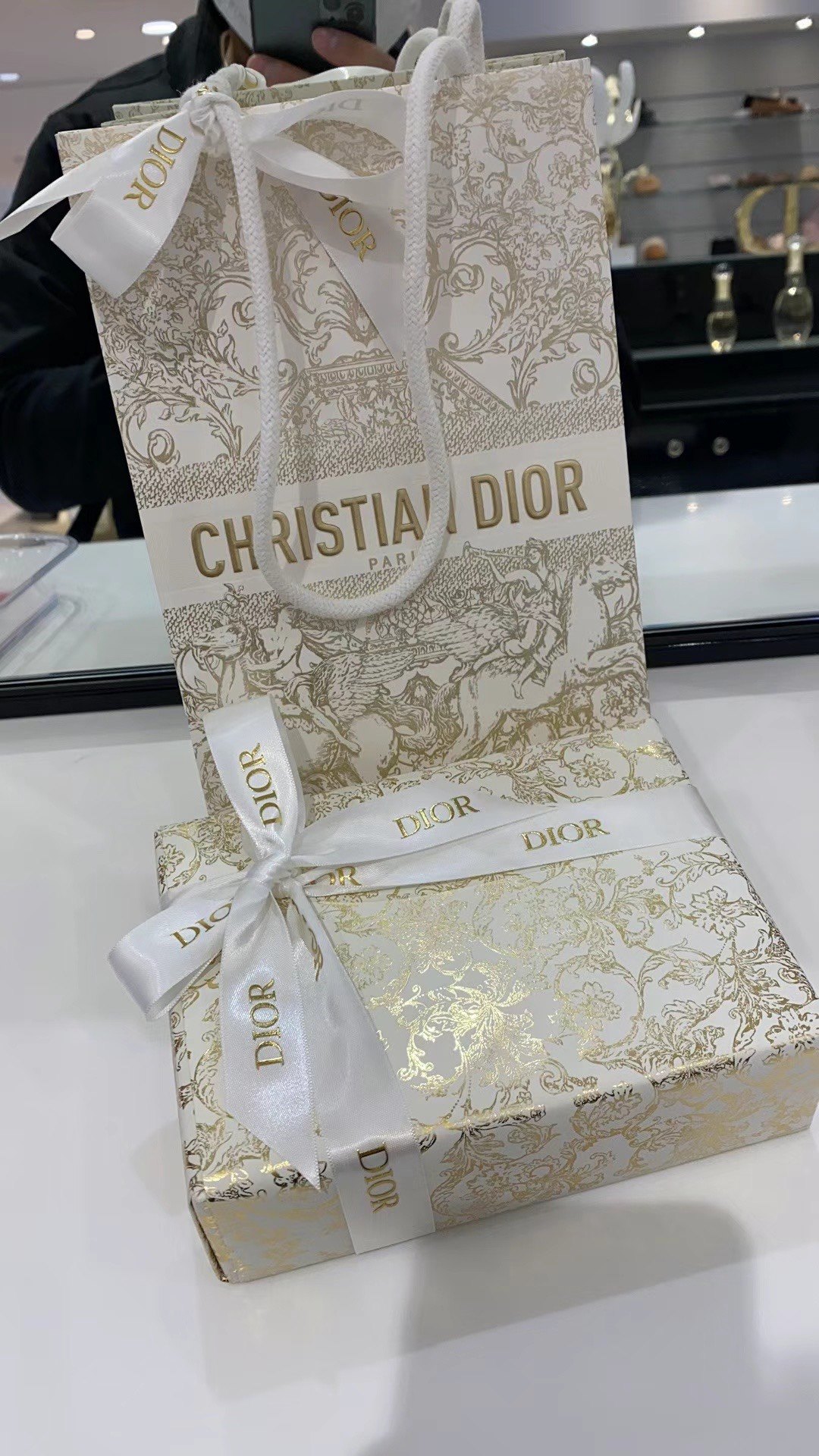 In transit Japan Dior limited Christmas packaging hand cream with gift ...