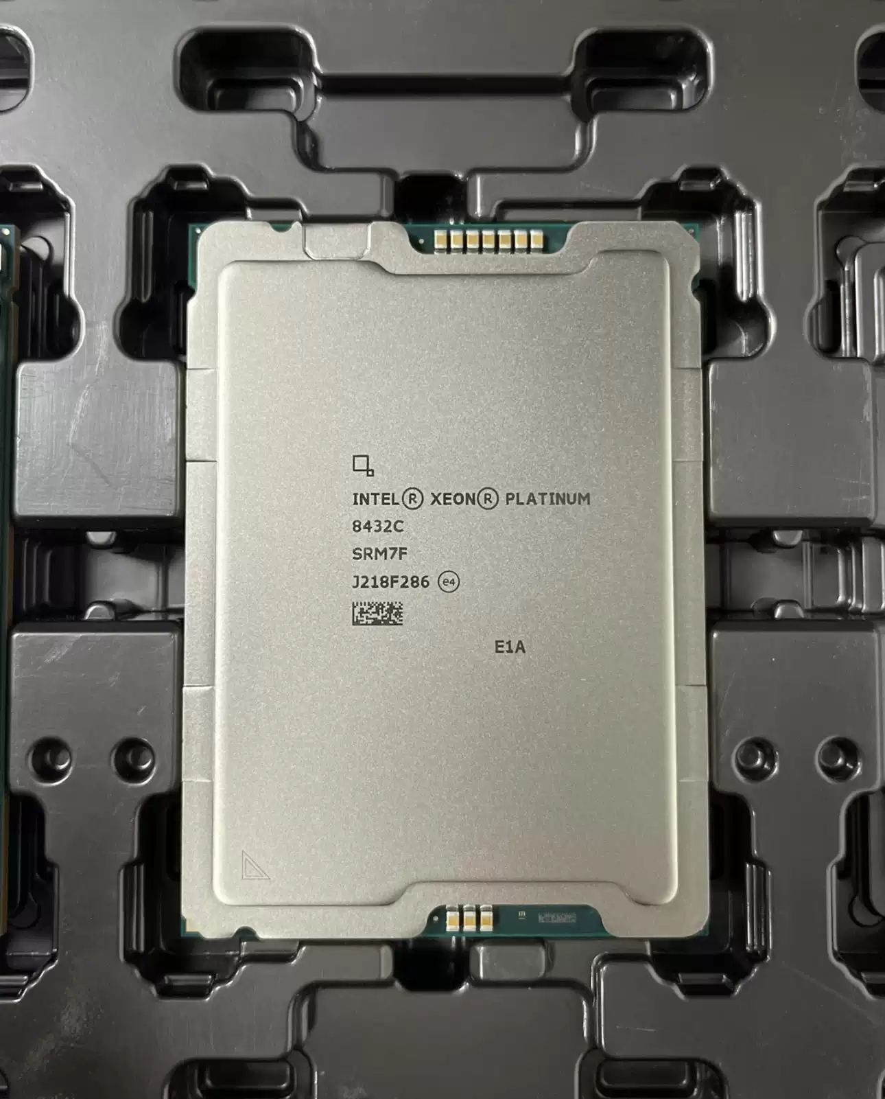 Intel 至强Platinum 8432C 8480+ 多核心伺服器处理器 4677脚位