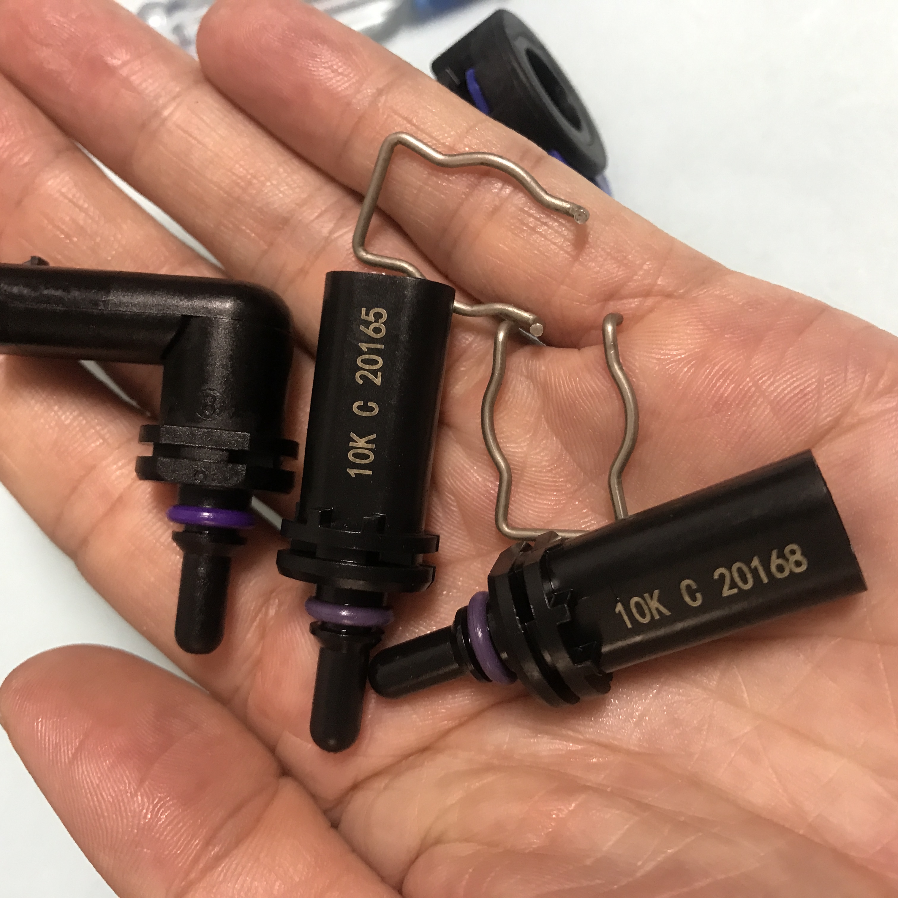 新能源水温传感器接头感应器插头CQC18水管接头NW20诺马