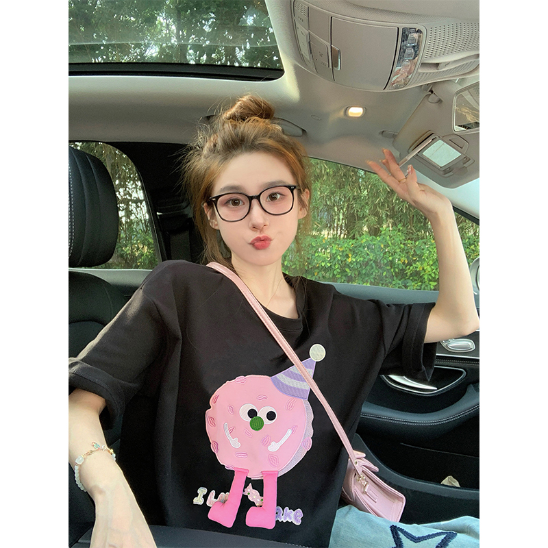 黑色卡通短袖t恤女夏季2024年新款洋气减龄美式宽松正肩纯棉上衣-Taobao