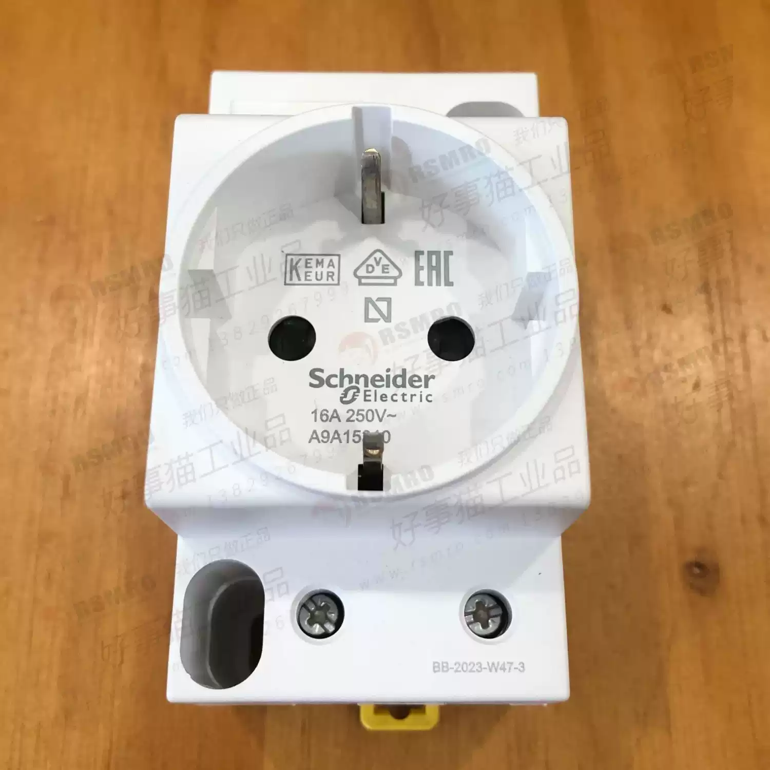 A9A15310施耐德符合欧洲安全标准插座三孔2P+E 16A250VAC欧盟认证