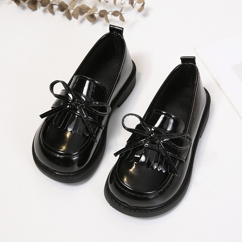A must-buy for 25 years! girls’ bright leather shoes｜spring & fall ...