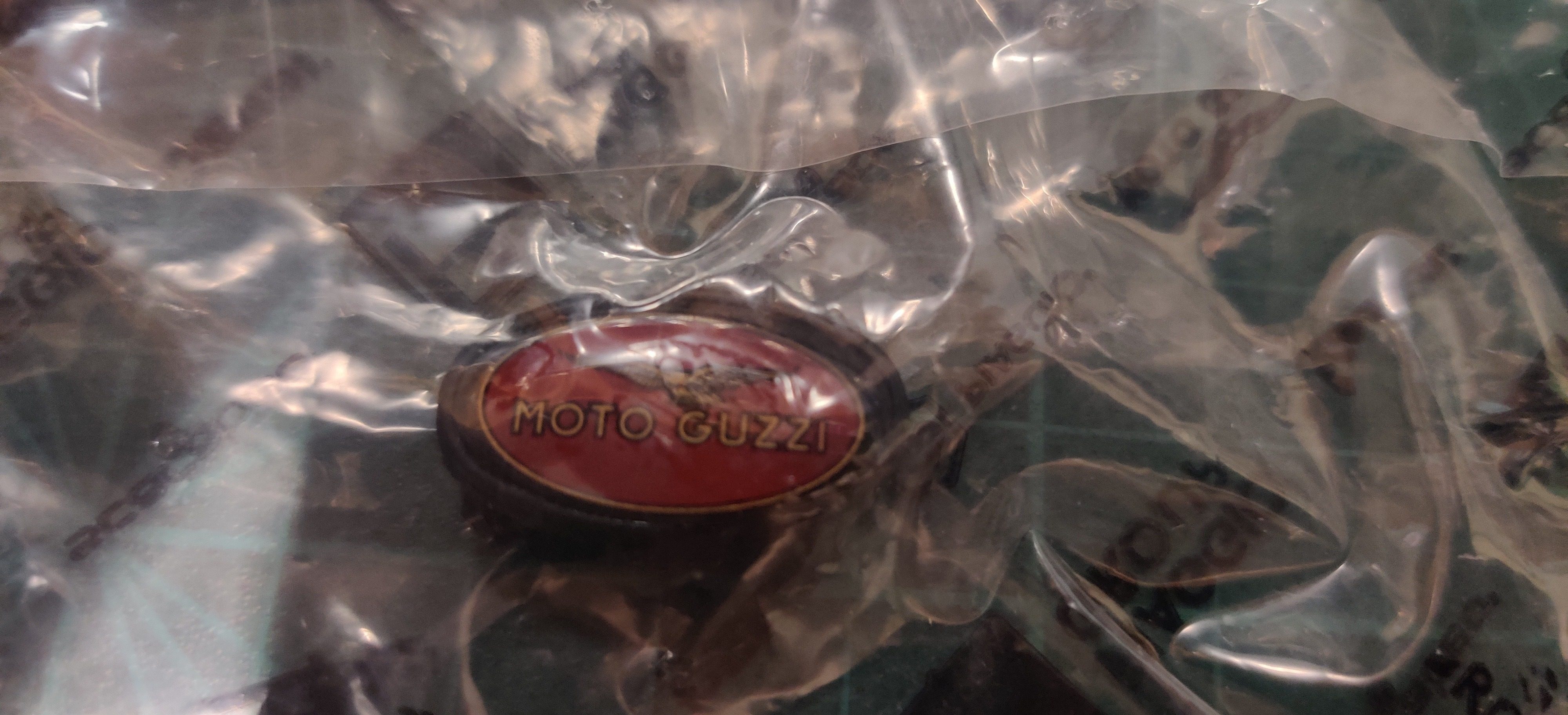 Moto Guzzi Griso 1200 8V Logo标：复古与现代的完美融合，骑行界的艺术品！🎨🏍-气缸头-淘宝好物网