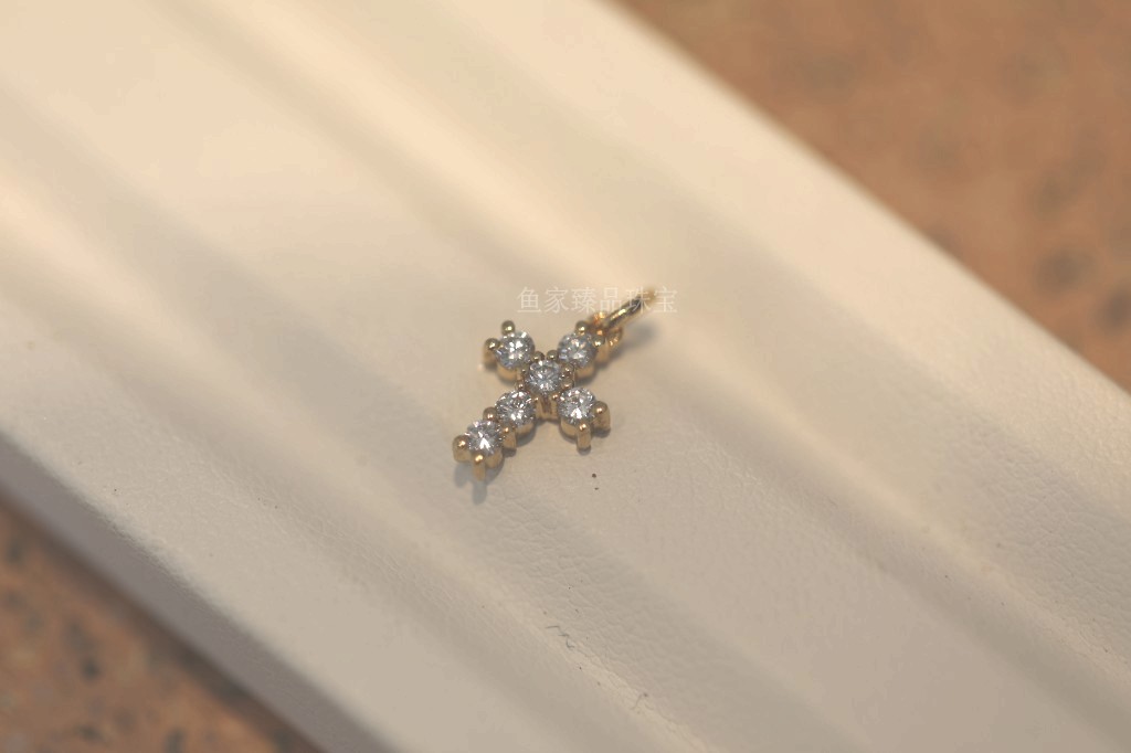 18k金满钻十字架吊坠（小）-Taobao