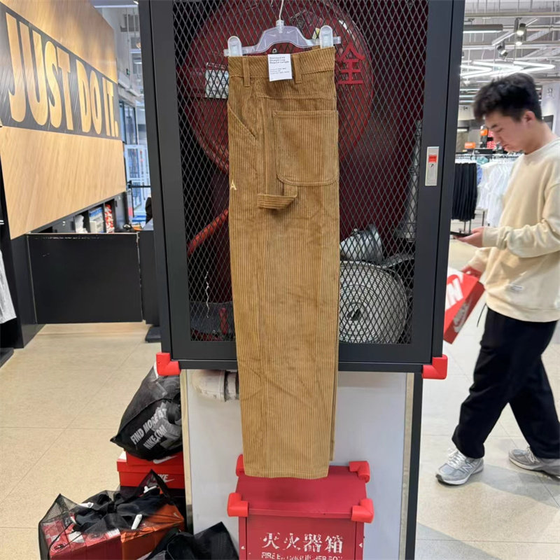 Nike fall/winter trousers: a trendy retro essential 🔥 🔥 🔥