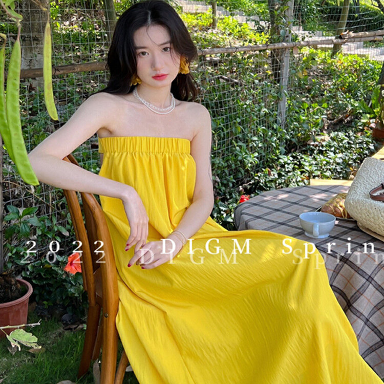 Early spring french-chic, effortlessly stylish, and versatile: this off ...