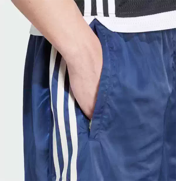 日本代购 adidas IZ3186 IY7836 三叶草男女款复古缎面短裤-Taobao Singapore