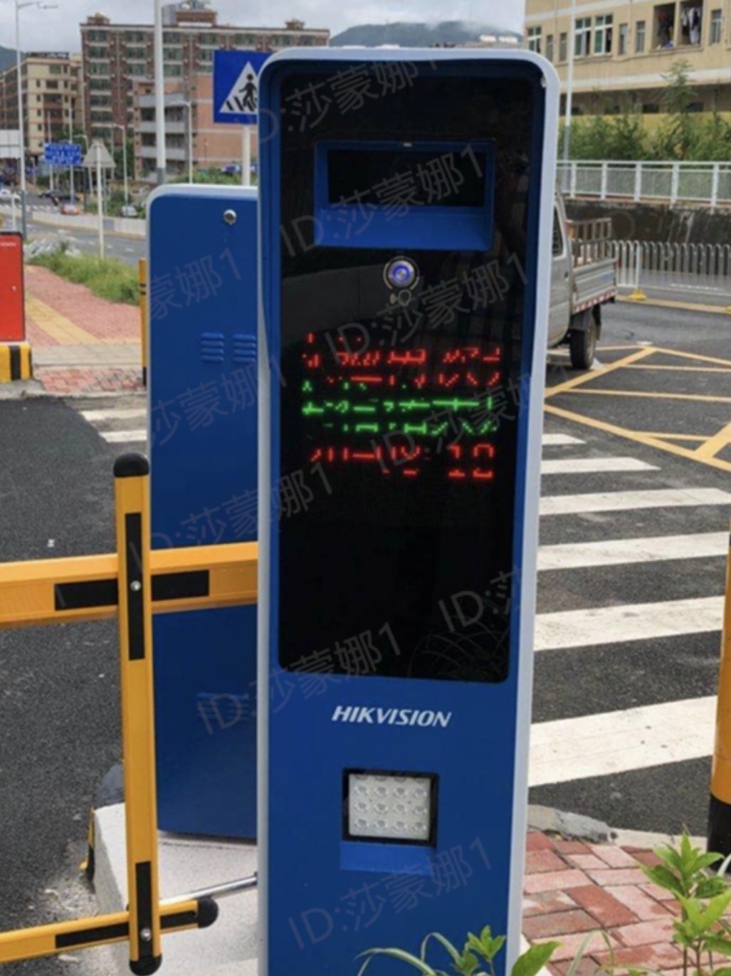 海康威视DS-TMC417-EHL/EHR(LCD/LED)守蔚系列道闸抓拍显示一体机