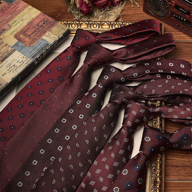 A must-have for men’s business, retro patterned ties lead the trend 👔