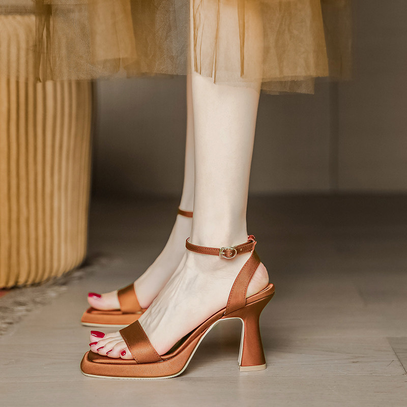 Vintage summer platform sandals: your secret weapon for height and a ...