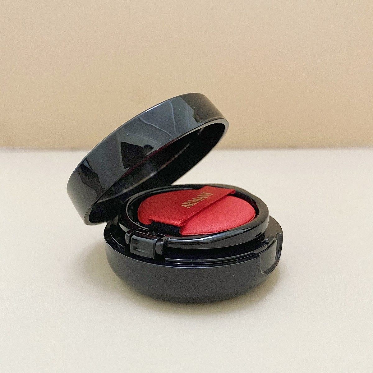 在光影交错的清晨，我遇见了它——阿玛尼丝绒柔光黑奢气垫_气垫_淘宝美妆网