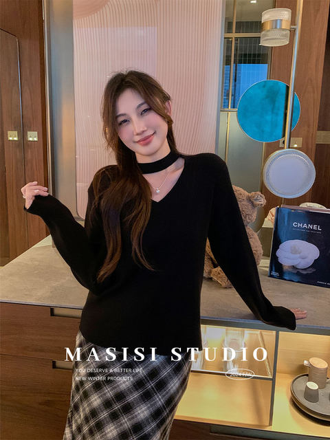 Maxixi slightly fat big size halter neck v-neck sweater for women's winter base shirt