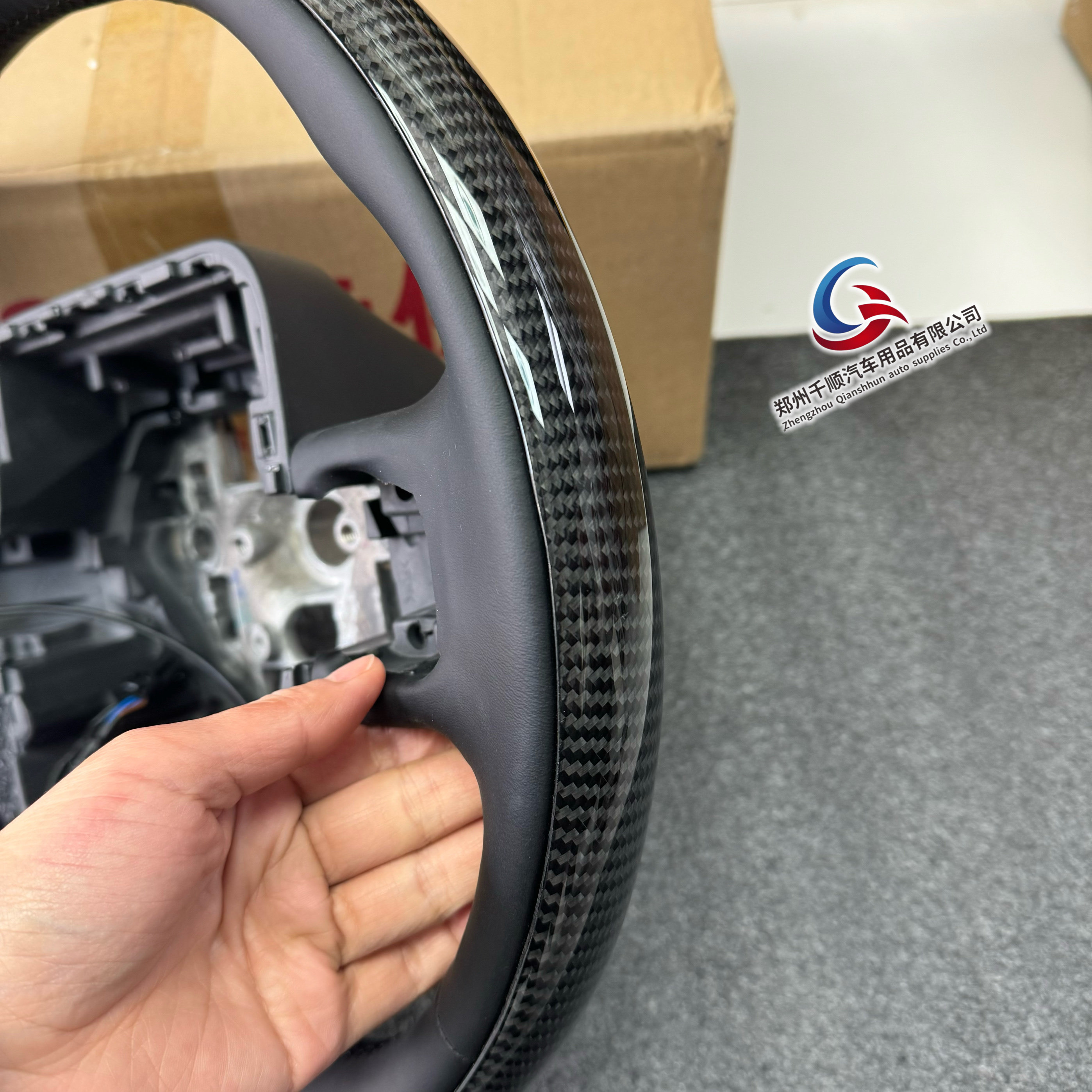 理想L7/L8/L9：碳纤维方向盘为何备受青睐？实拍揭秘与安装须知-方向盘改装-淘宝好物网