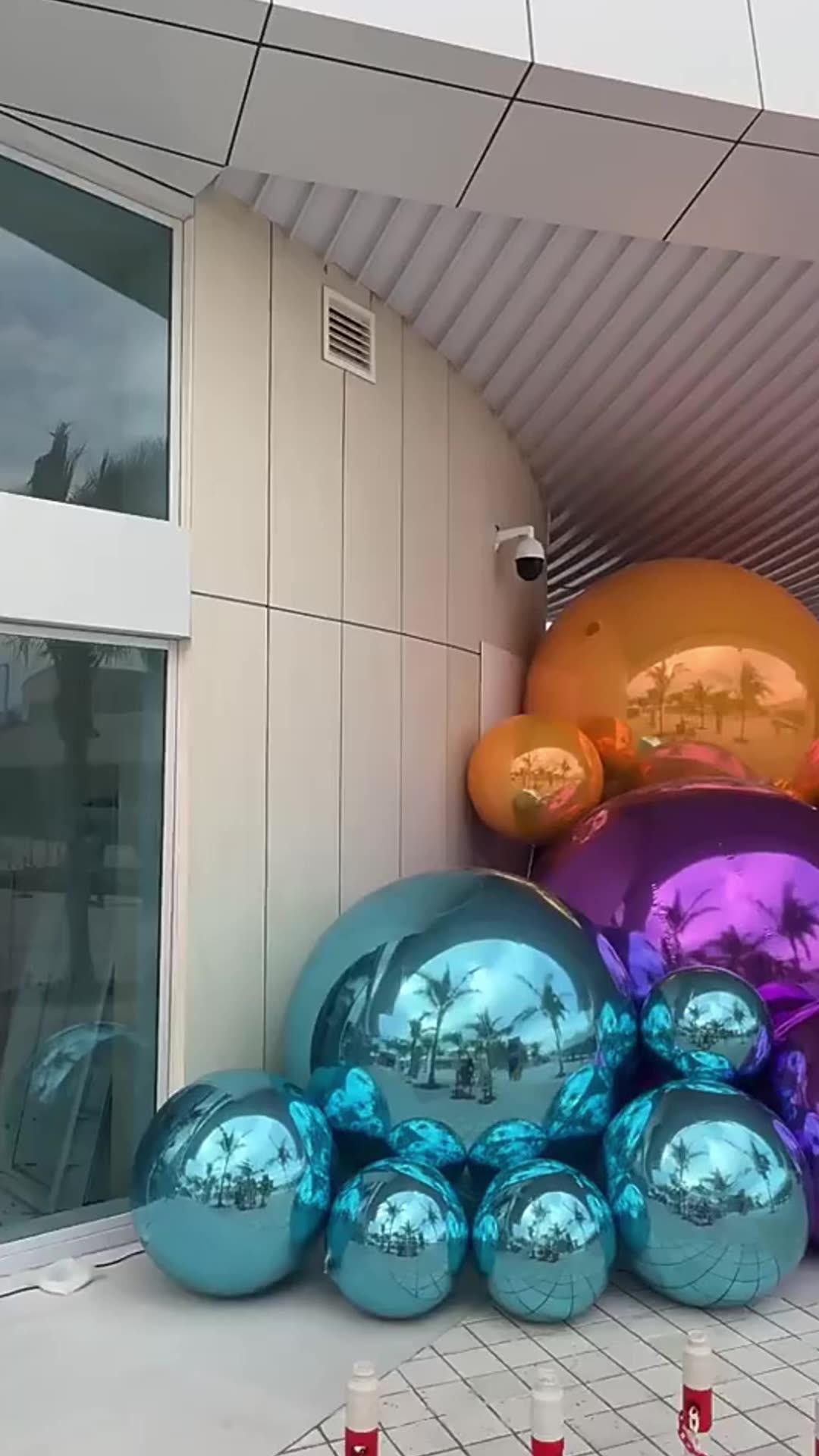 Modern Outdoor Decoration Floating Sphere Reflective Balloon Sparkling ...