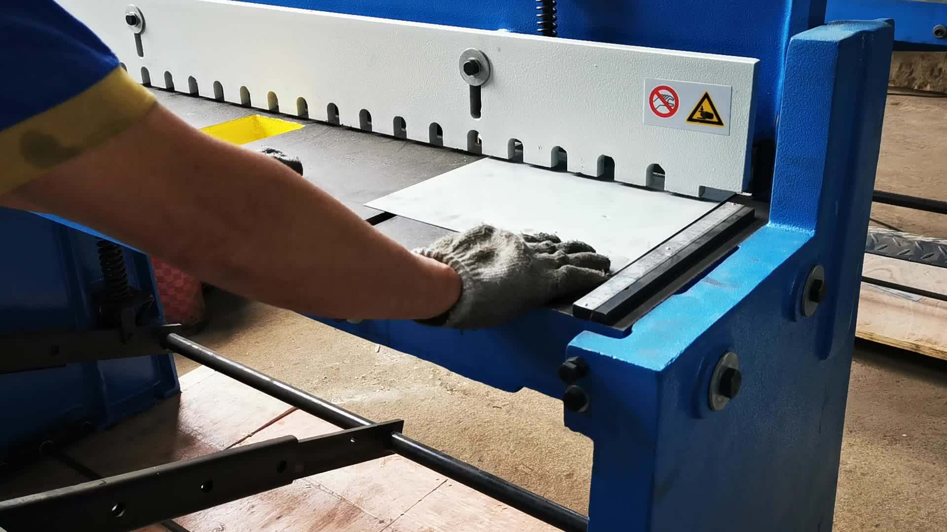 Q01-1.5x1320 Manual Foot Sheet Metal Shearing Machine - Buy Hand ...