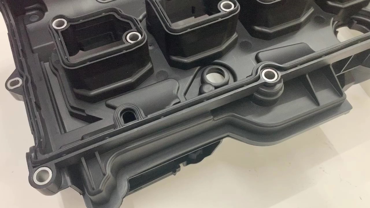 1.8l Car Engine Valve Cover For Mercedes Benz C250 2710101730 ...