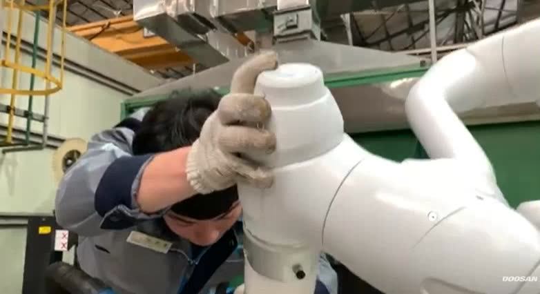 Doosan 20kg Payload Cobot H2017 Robot Arm With Robot Tig Mig Arc ...