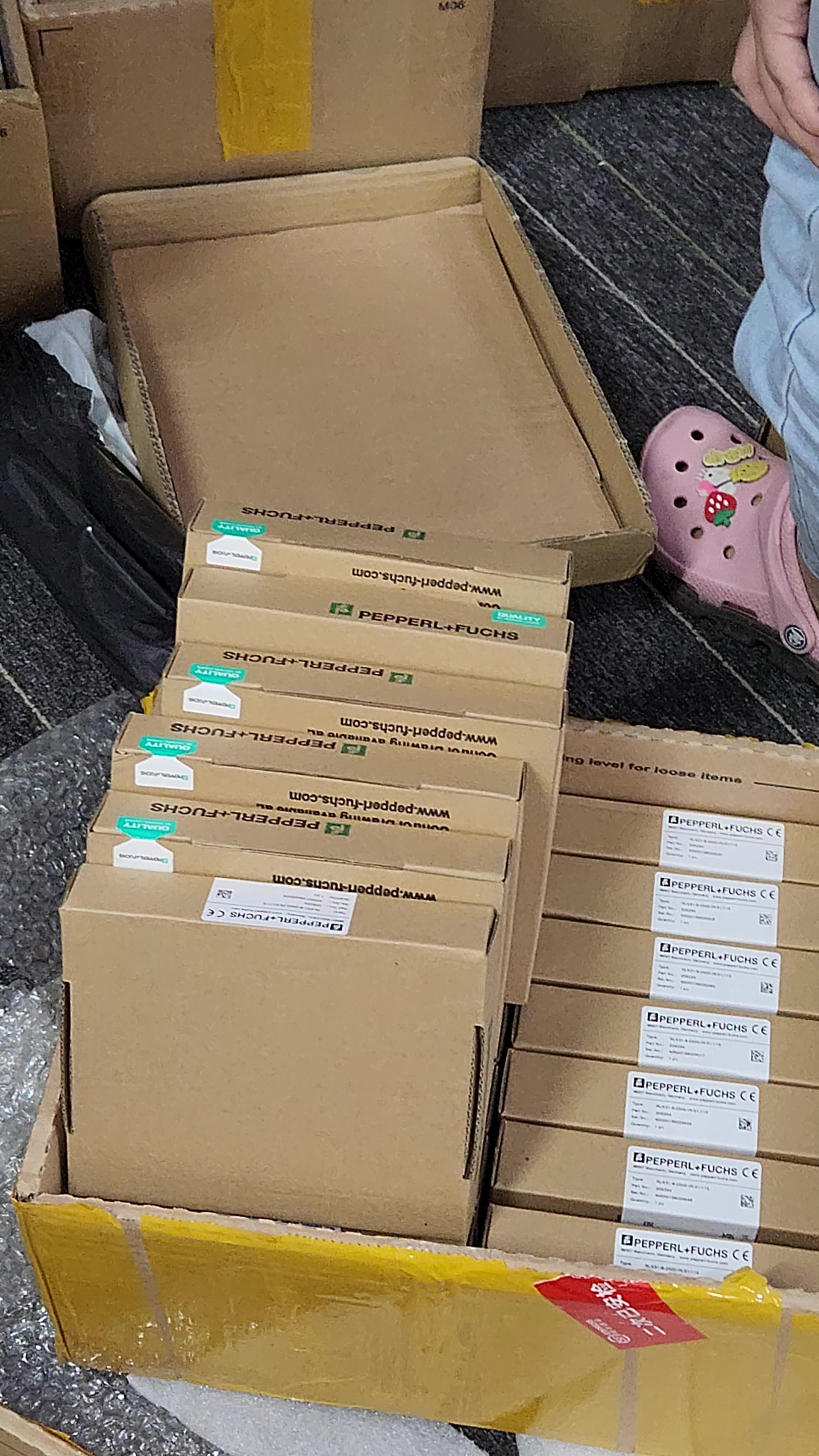 Photoelectric Proximity Sensor Uc2000-30gm-iur2-v15 Pepperl + Fuchs ...