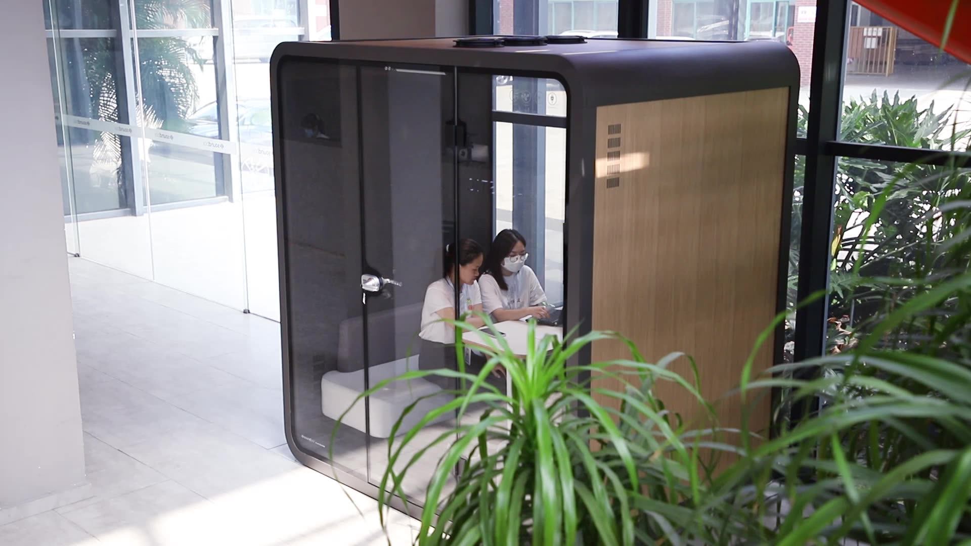 Office Pod 4 Seater Indoor Outdoor Private Soundproof Office Meeting ...