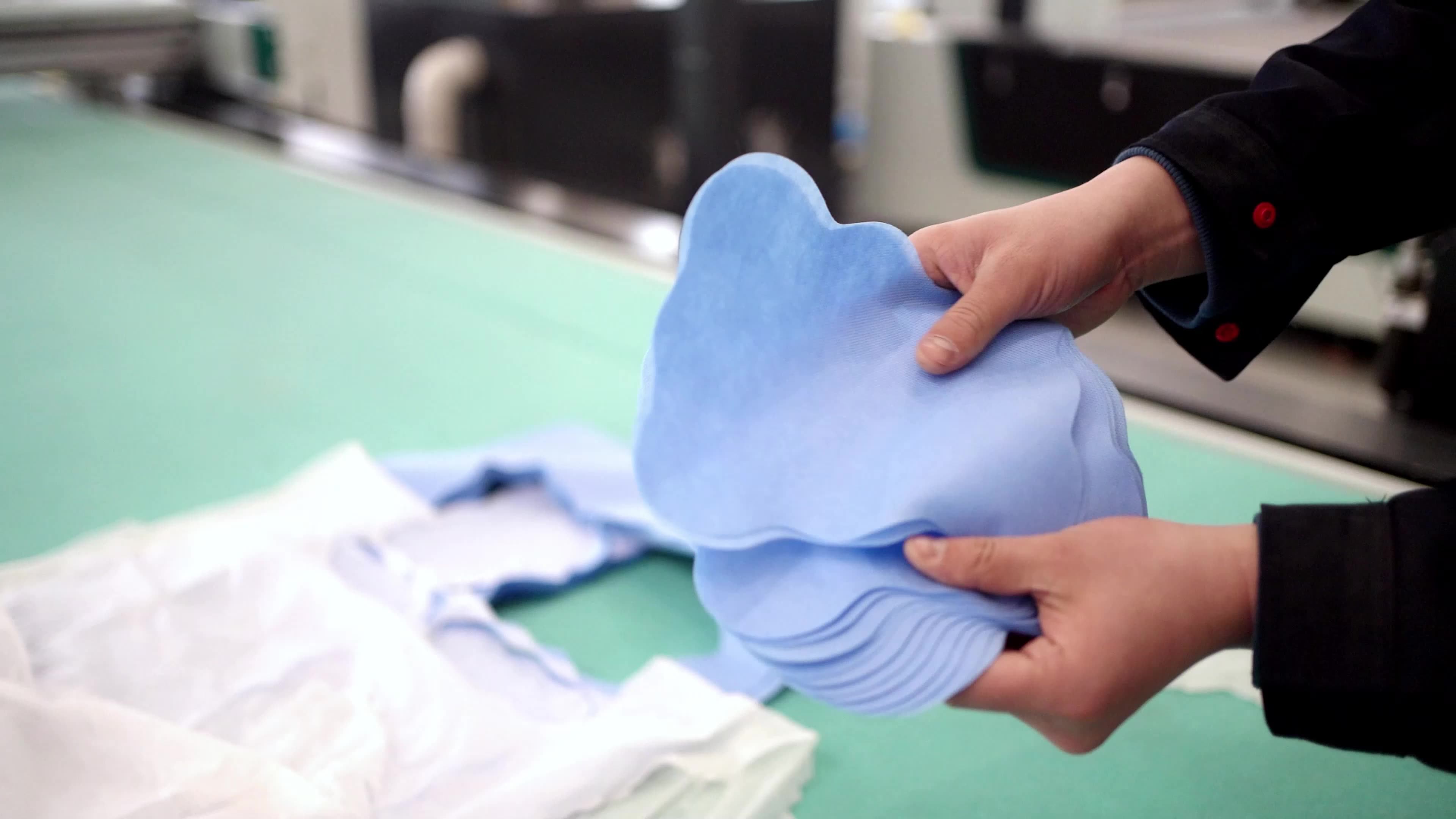 Aoyoo Hot Sale Cnc Automatic Knife Authorized Non-woven Fabric Suit ...