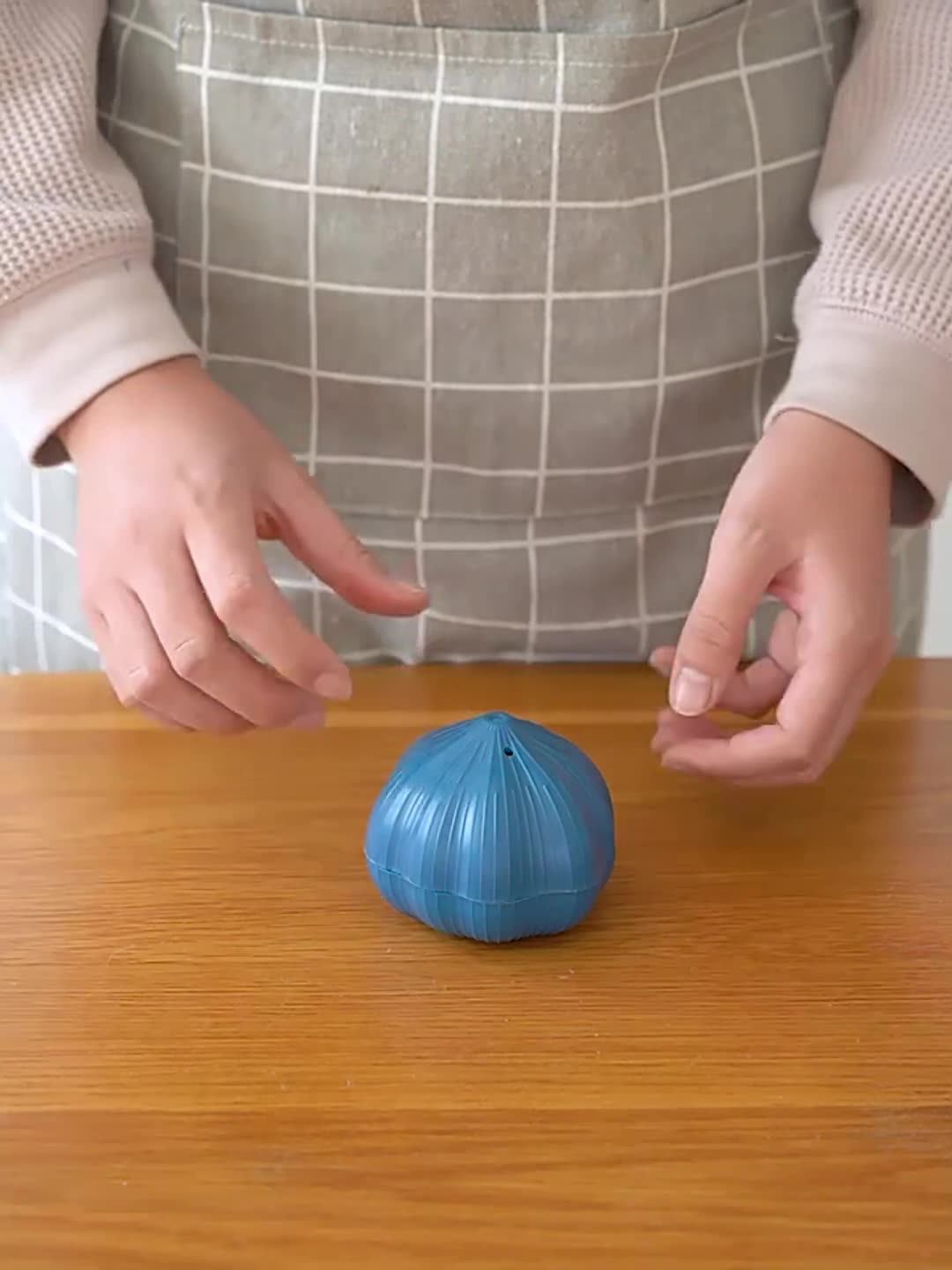 Kitchen Gadgets Cute Blue Garlic Shape Plastic Manual Rotary Grinding ...