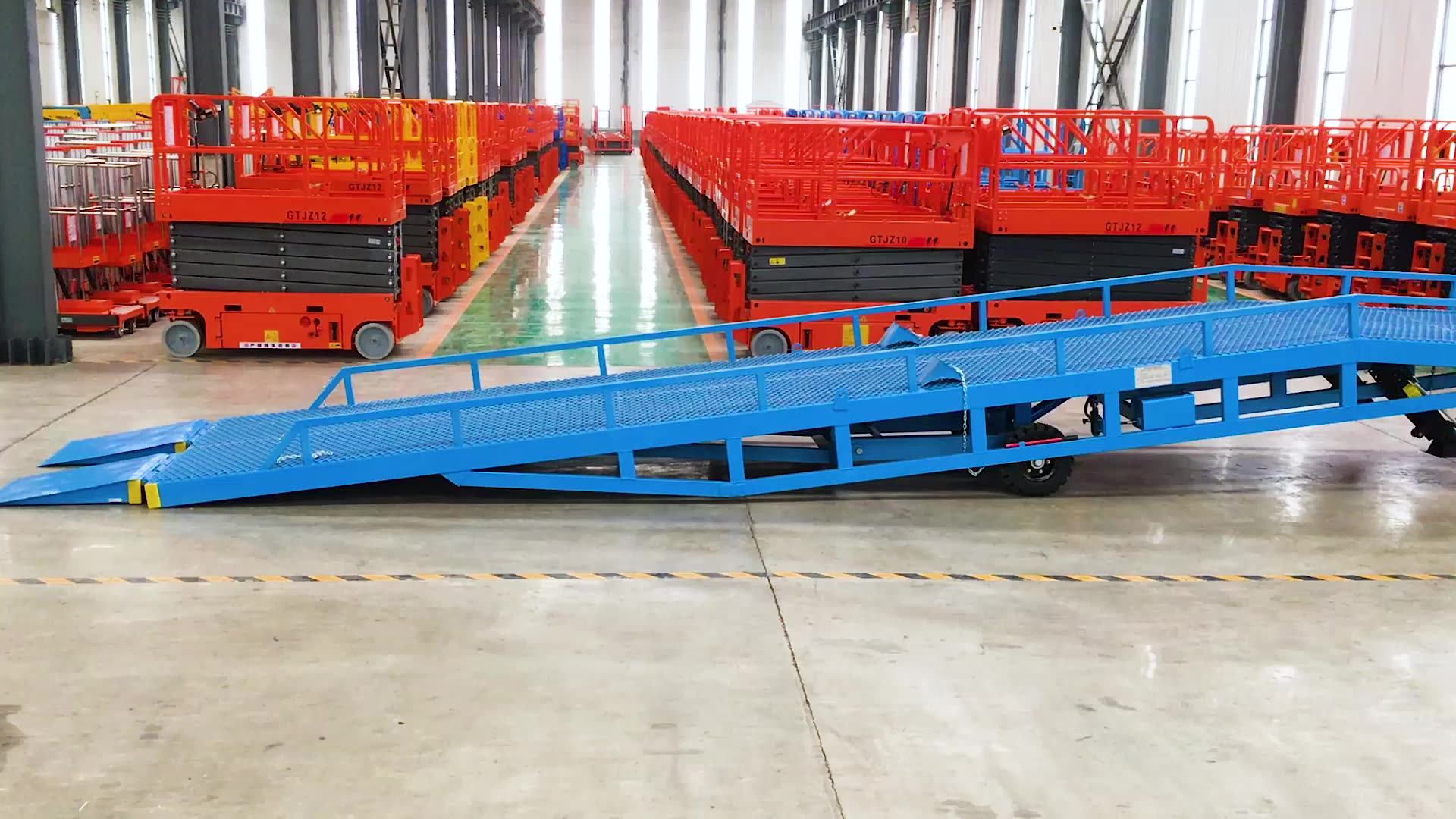 Warehouse Mobile Dock Yard Truck Loading Hydraulic Stationary Truck ...