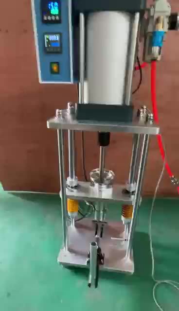 Mini Vertical Plastic Injection Molding Machine For Making Charger ...
