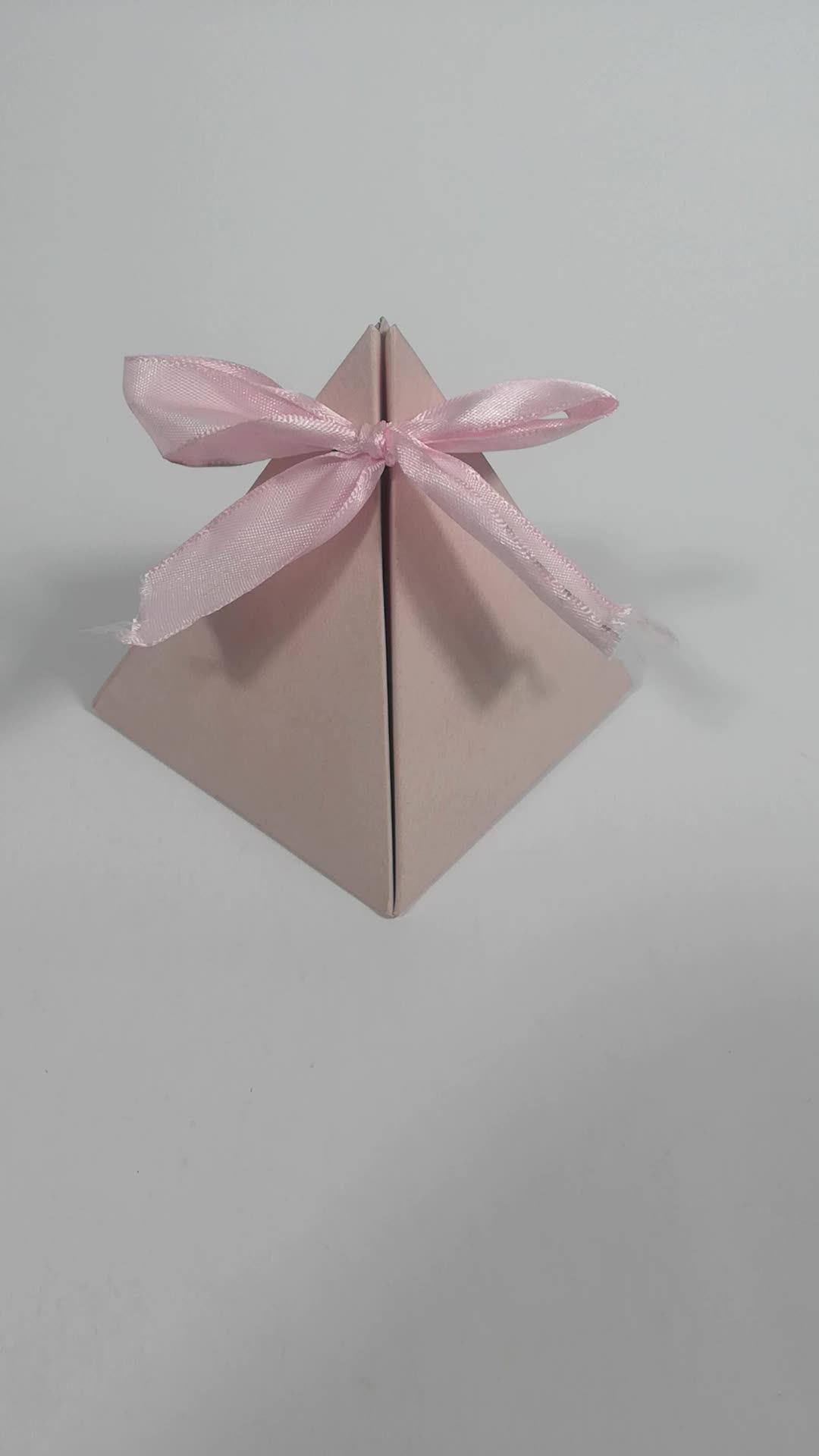 Pyramid Candy Box Creative Packaging Box Floral Wedding Souvenir Art ...