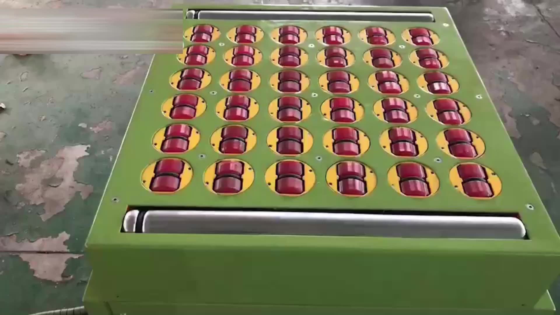 High Speed Parcel Sorting Machine Warehouse Parcel Swivel Wheel Parcel ...