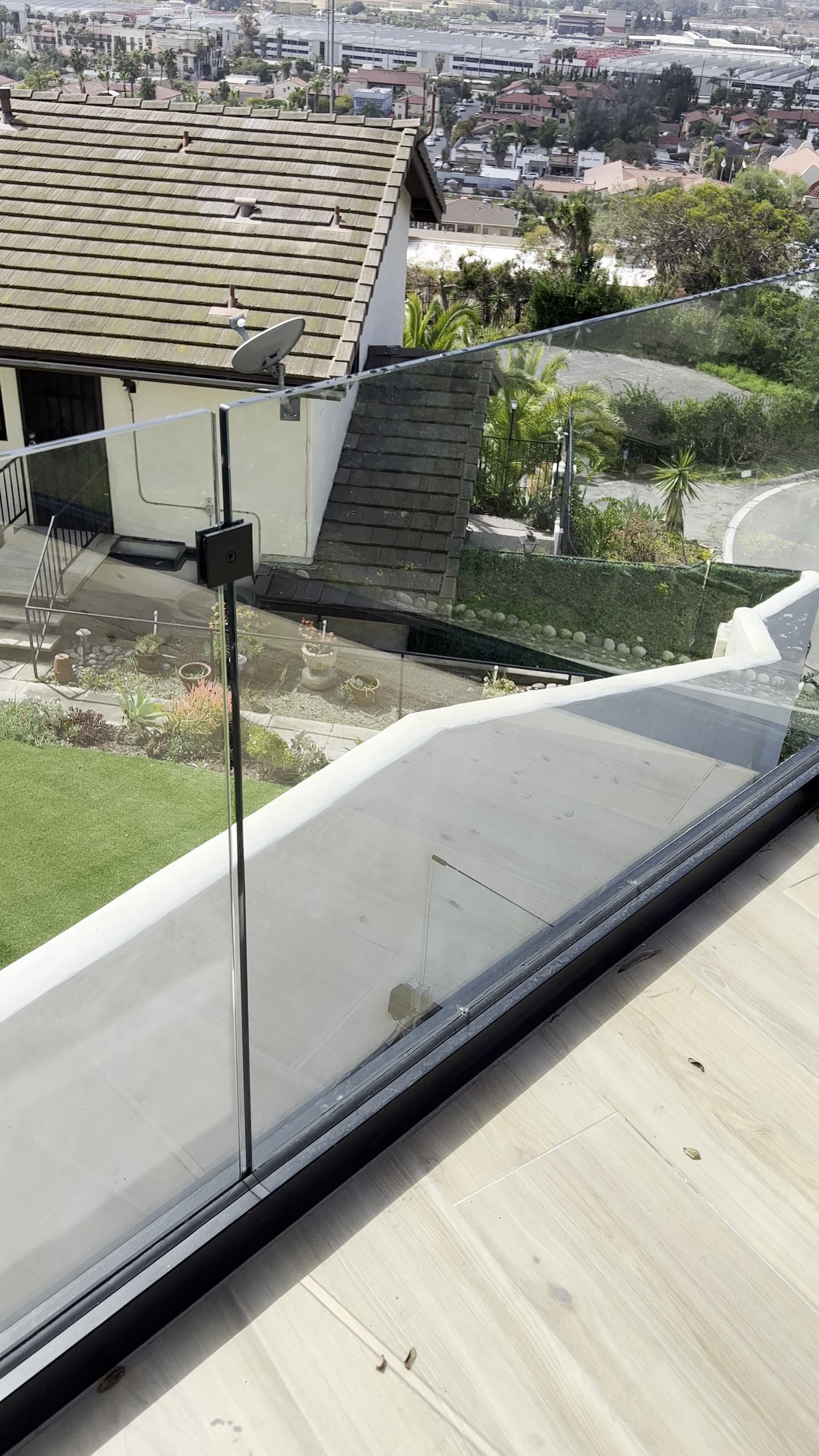 Doorwin Side Mount Glass Spigot Exterior Tempered Glass Railing ...