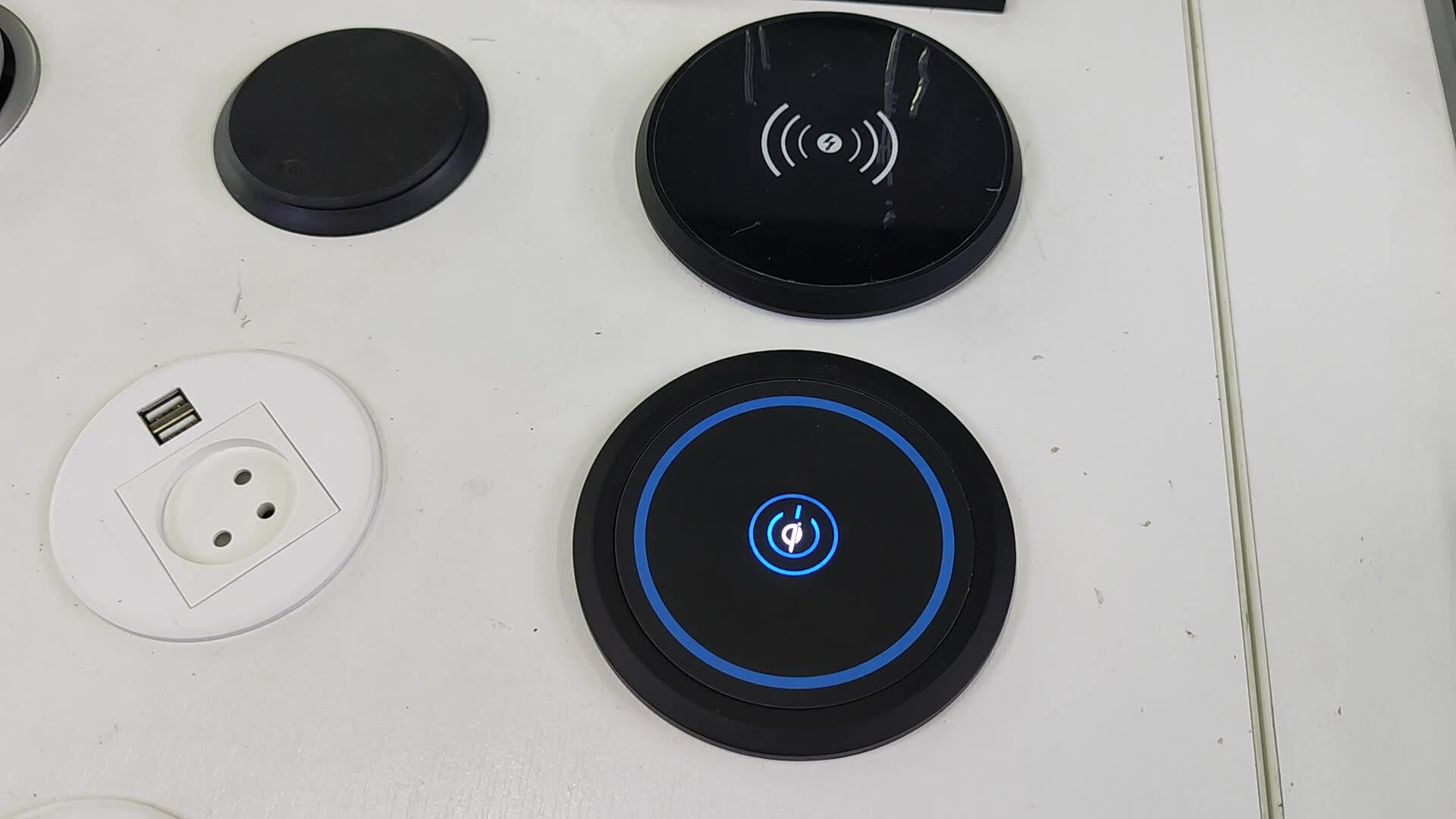 100mm Smart Home Office Universal Power Outlet Motorized Kitchen ...