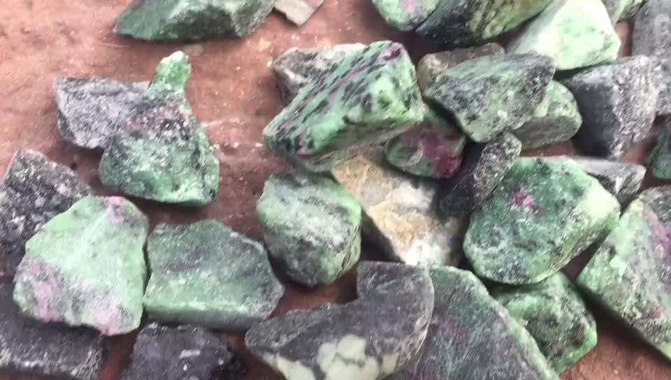 2~5 Cm Natural Red And Green Ruby Rough Crystal Tumbled Epidote Stone ...