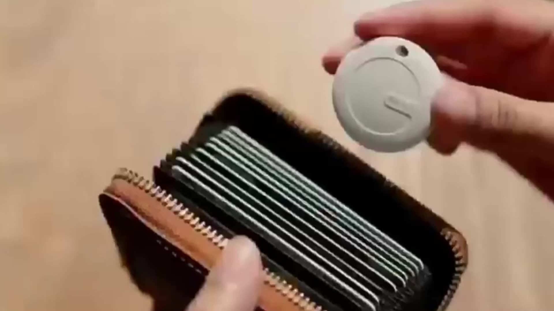 Customized Logo Smart Gps Tracker 4g Airtags Appling Pets Location ...