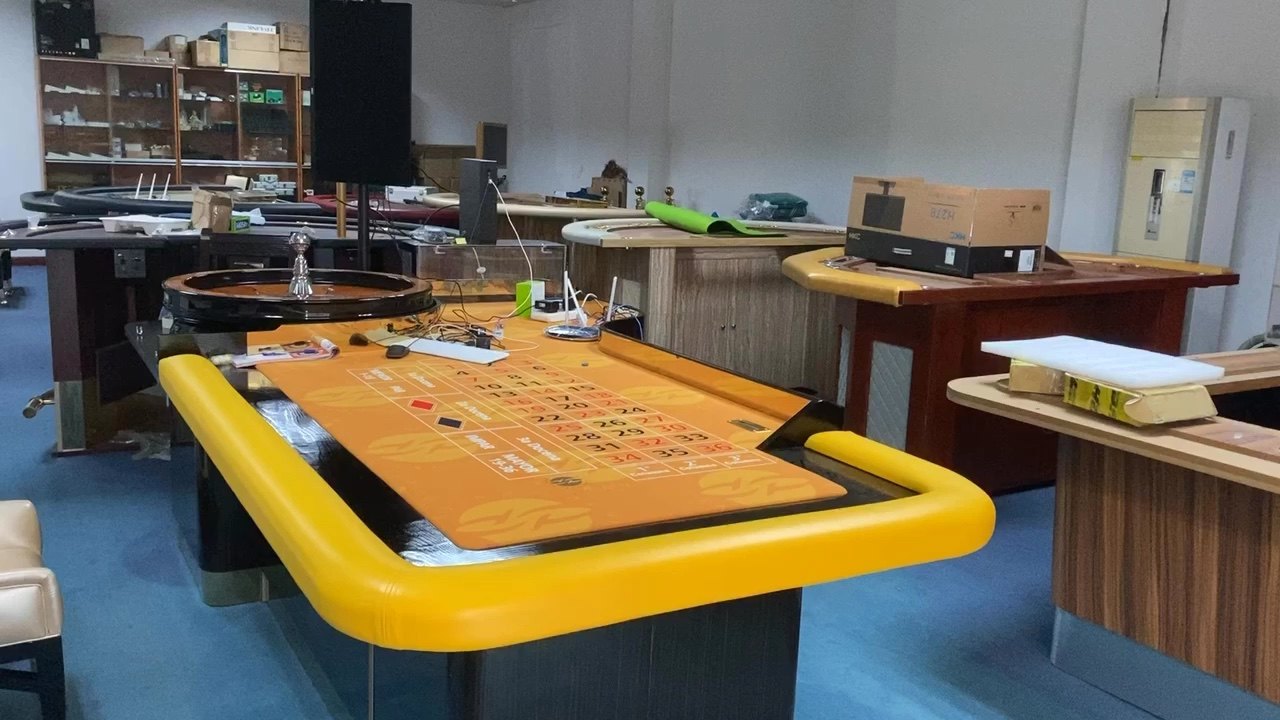 110 Inch Standard Size Roulette Table Gaming Table With Roulette Wheels ...