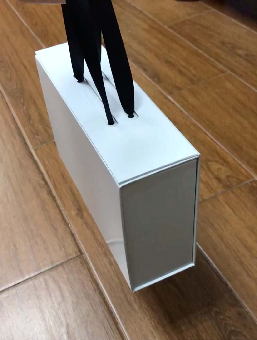 Custom Make White Premium Luxury Paperboard Packaging Garments Paper ...