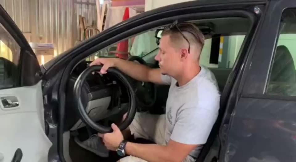 Custom-made Different Colors Universal Leather Car Steering Wheel Cover ...