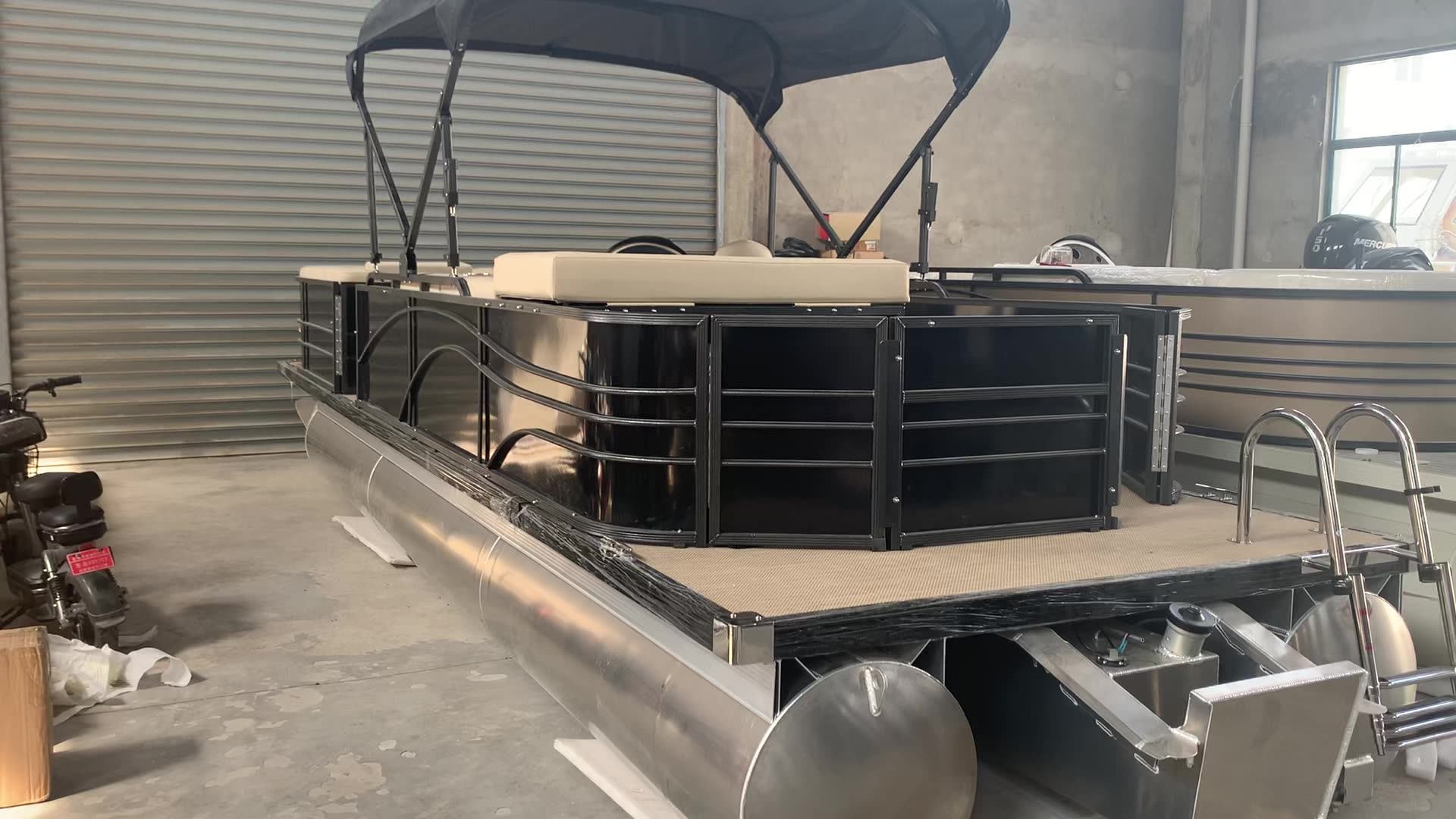 Recreational Floating Aluminum Pontoon Boats Nice Decking Luxury 27ft ...