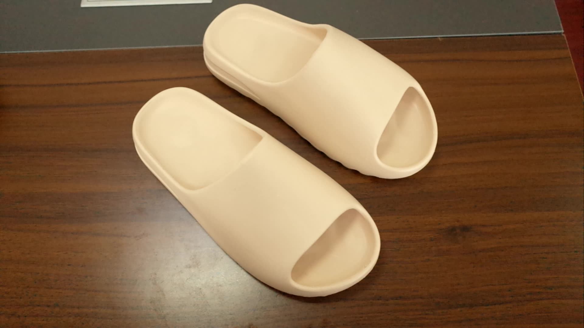 2020 Summer New Unisex Ins Hot Sale Black Slippers Beige Brown Men ...