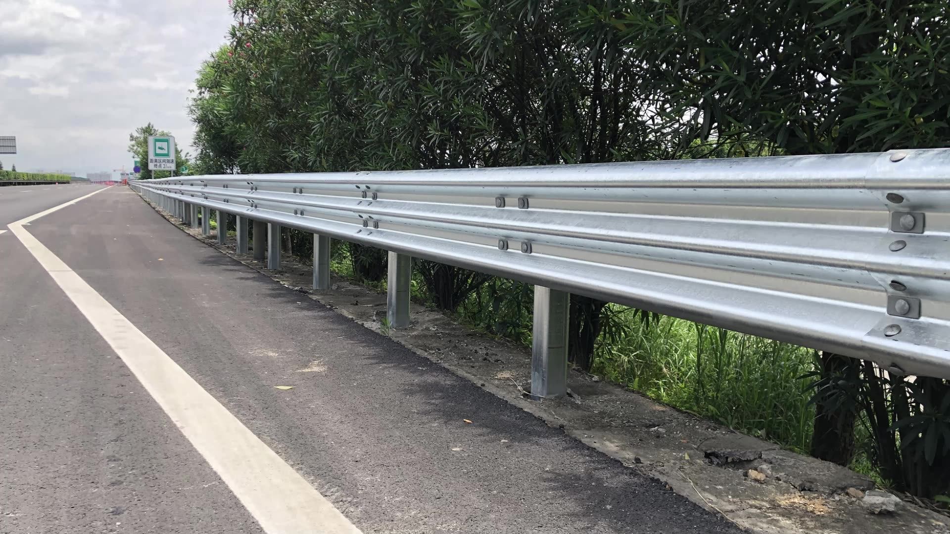 Flexible W Beam Roadside Safety Fence Road Guardrail Traffic Barrier ...