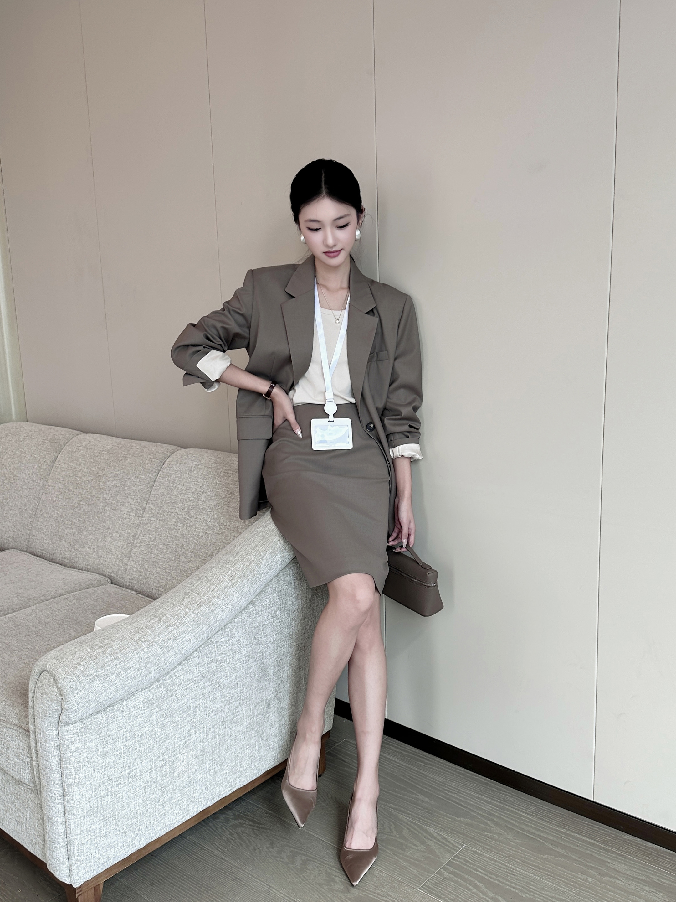 PINKEEN棕色翻領長袖西裝外套女秋季2025新款高級感通勤短裙套裝|時尚套裝|ETMall東森購物網