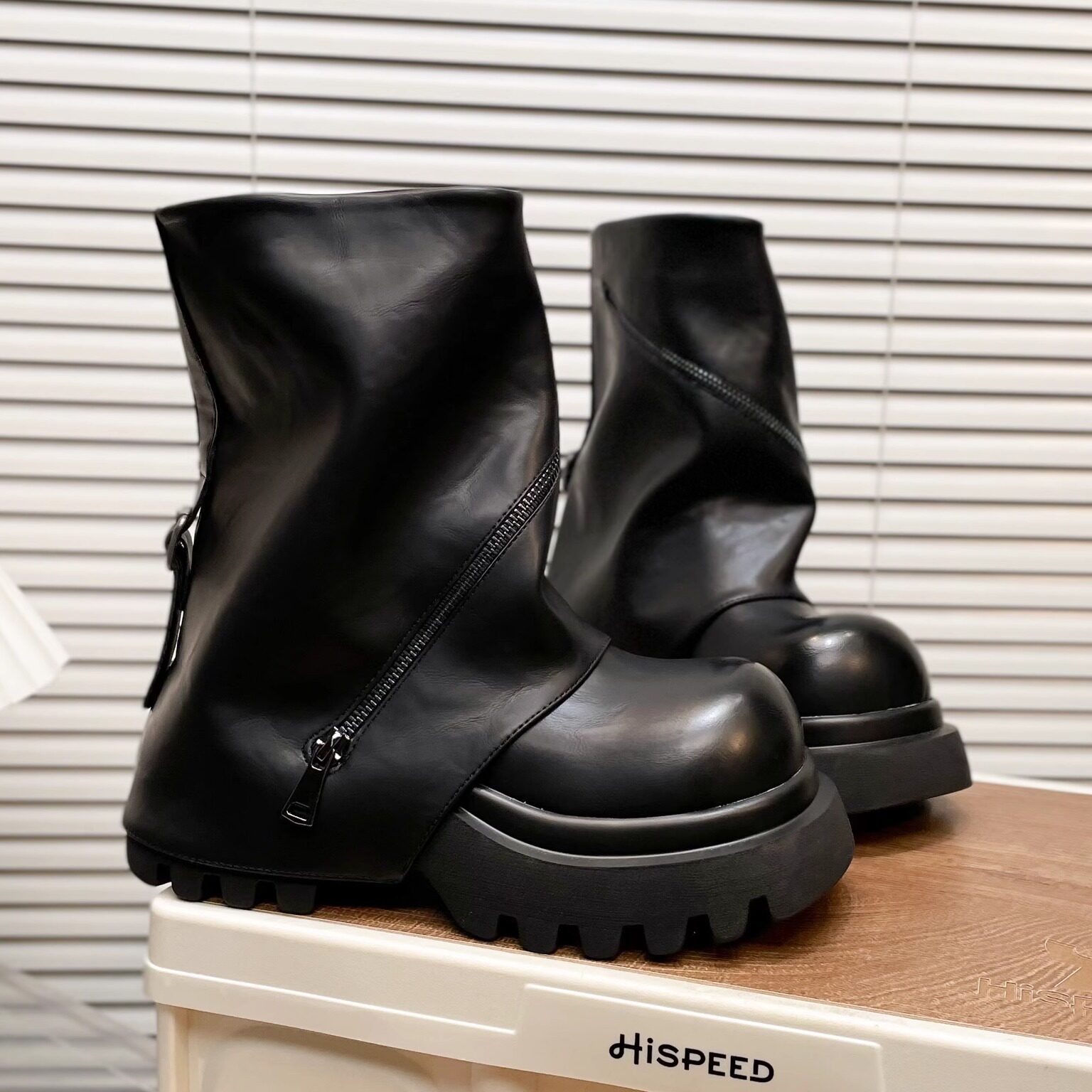 🔥 Xiao yi jia's 7cm spicy girl martin boots: height-boosting, slimming ...